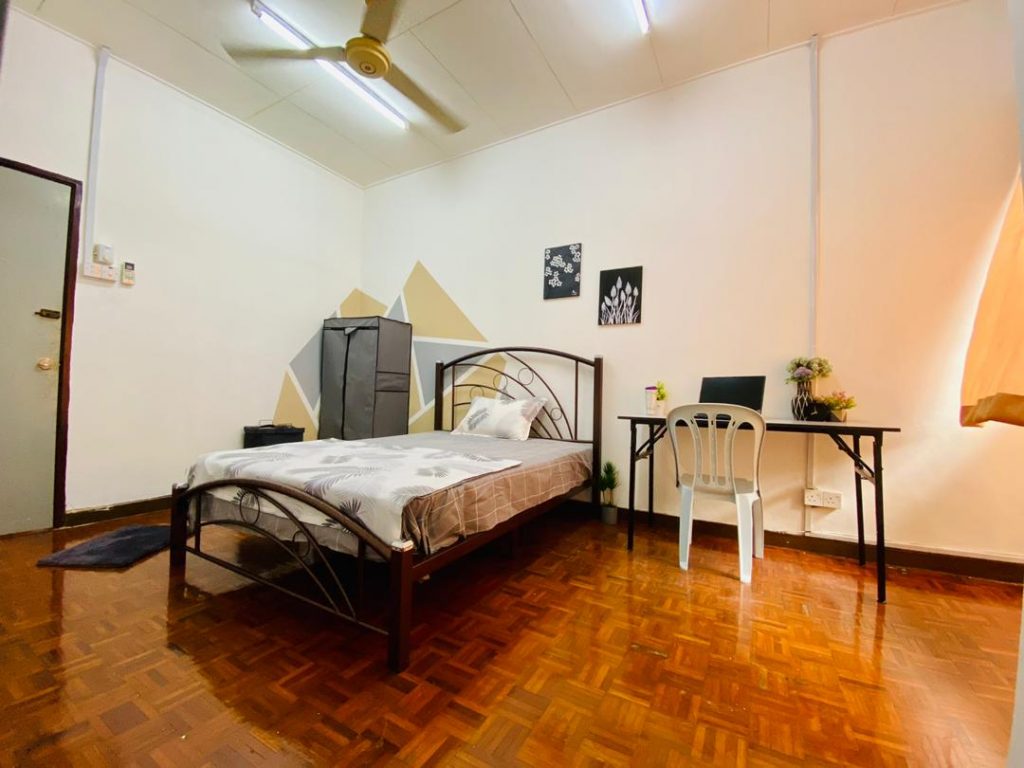 FULLY FURNISHED Comfy Middle Room in Sri Petaling - RoomGrabs 2021