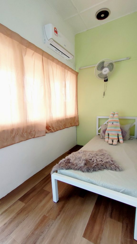 Low Deposit Single Room Nearby LRT Station at Taman Seputeh, - RoomGrabs
