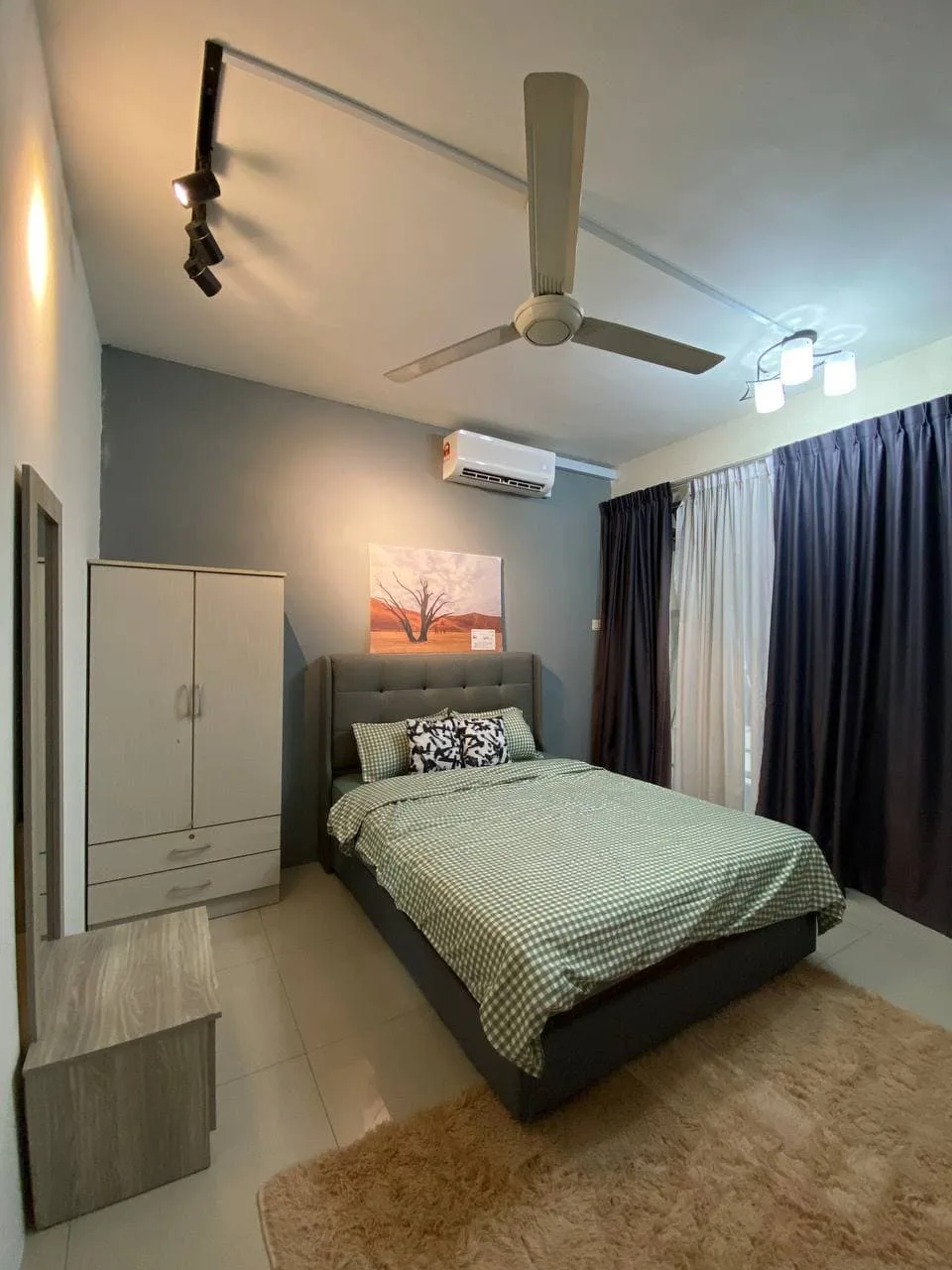 Premium And Affordable PV13 Middle Room !! | RoomGrabs