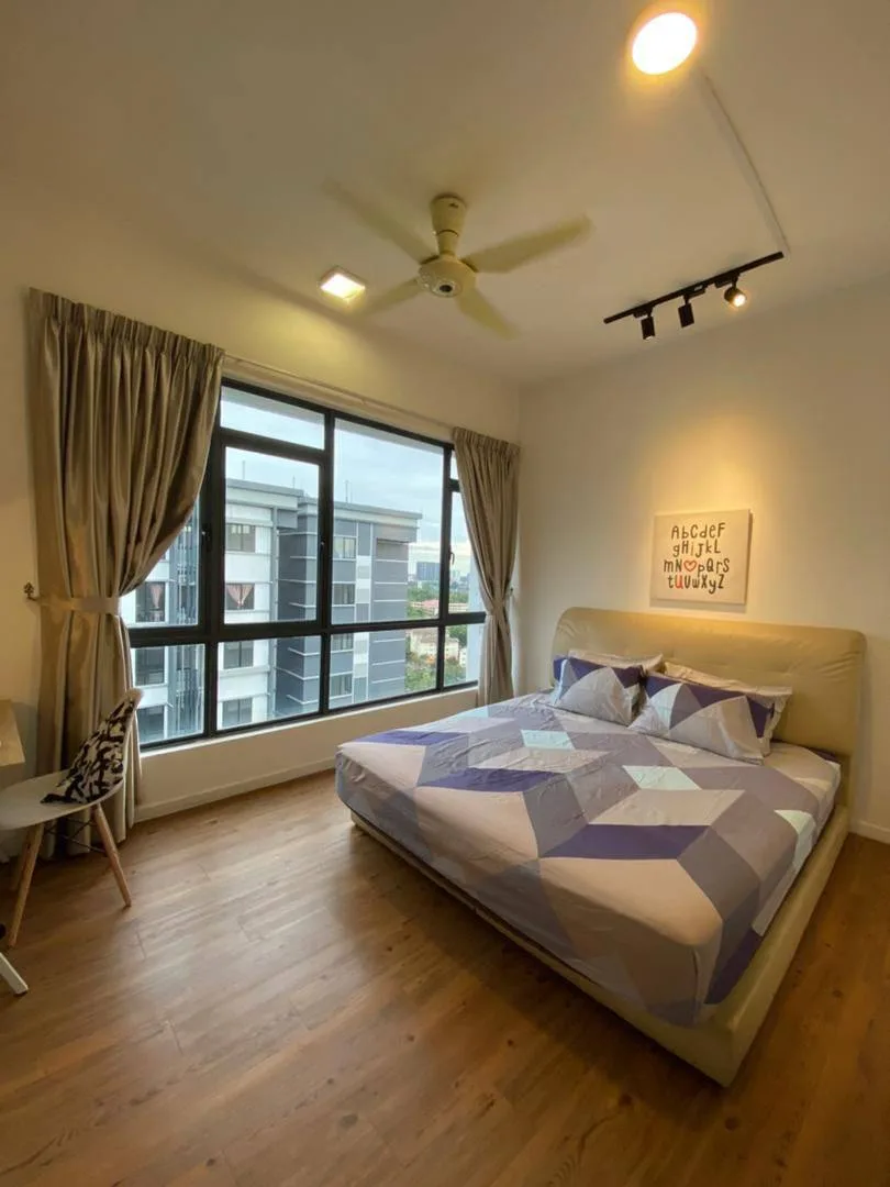 💥[Student Promo] 🌟Comfy Master Bedroom With Free Utilities @Utropolis ...